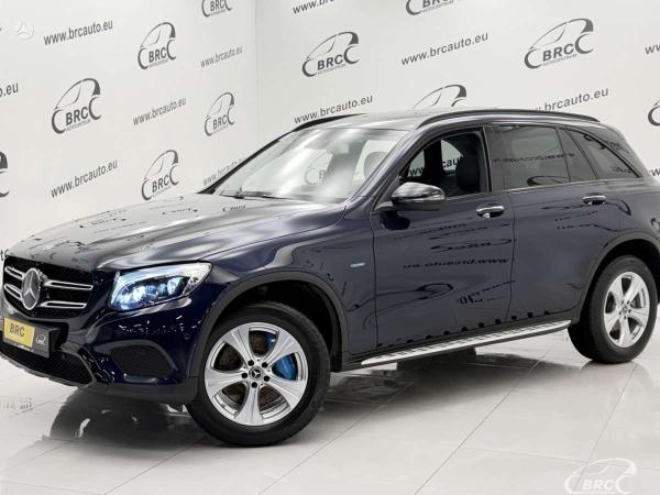 Синий Мерседес GLC 350 2017 в Вильнюс, объемом двигателя 1.99 л и пробегом 183 тыс. км за 15900 €, фото 1 на AUTOMOTO.COM.LV