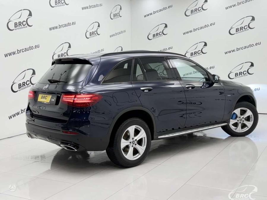 Blue Mercedes-Benz GLC 350 2017 in Vilnius, with an engine capacity of 1.99 L and mileage of 183 thousand km for 15900 €, photo 4 on AUTOMOTO.COM.LV