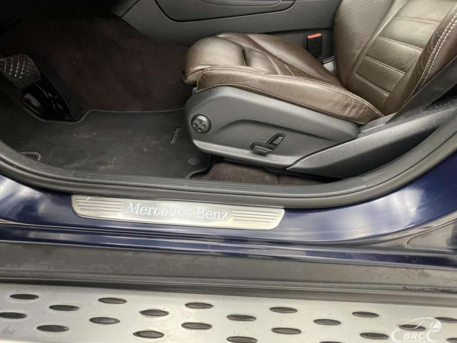 Blue Mercedes-Benz GLC 350 2017 in Vilnius, with an engine capacity of 2.99 L and mileage of 150 thousand km for 27900 €, photo 24 on AUTOMOTO.COM.LV