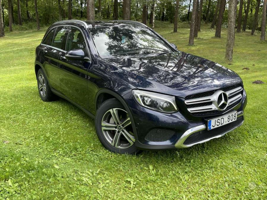 Zils Mercedes-Benz GLC 350 2017 Ukmergė, ar dzinēja tilpumu 2.99 L un nobraukumu 240 tūkst. km par 17500 €, foto 1 vietnē AUTOMOTO.COM.LV