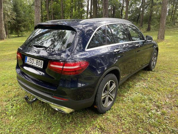 Blue Mercedes-Benz GLC 350 2017 in Ukmerge, with an engine capacity of 2.99 L and mileage of 240 thousand km for 17500 €, photo 4 on AUTOMOTO.COM.LV