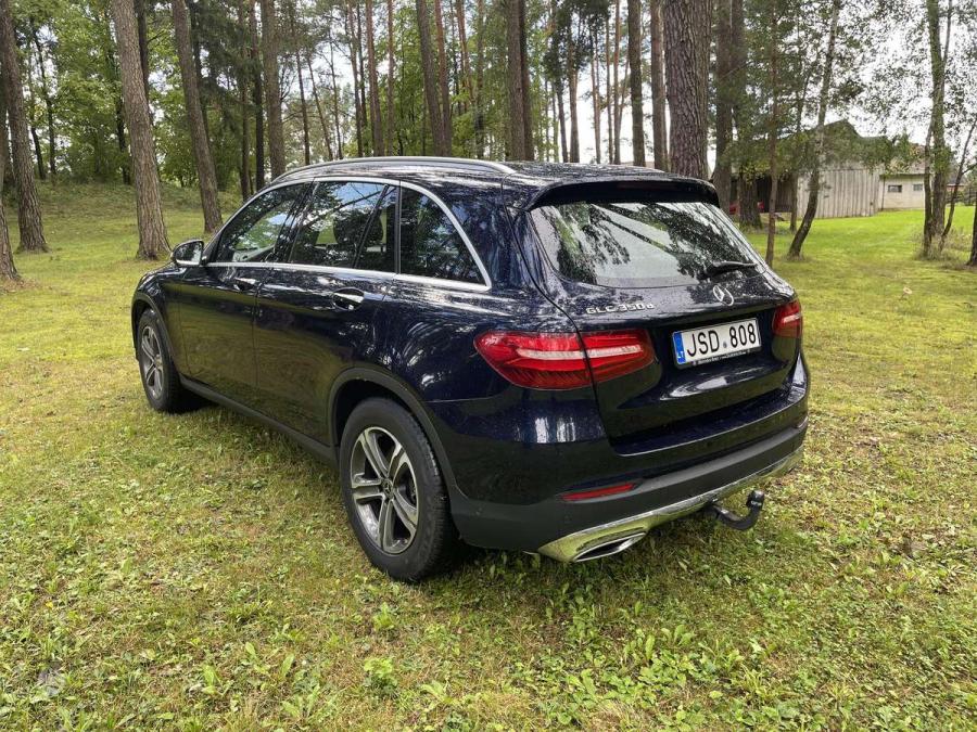 Zils Mercedes-Benz GLC 350 2017 Ukmergė, ar dzinēja tilpumu 2.99 L un nobraukumu 240 tūkst. km par 17500 €, foto 5 vietnē AUTOMOTO.COM.LV