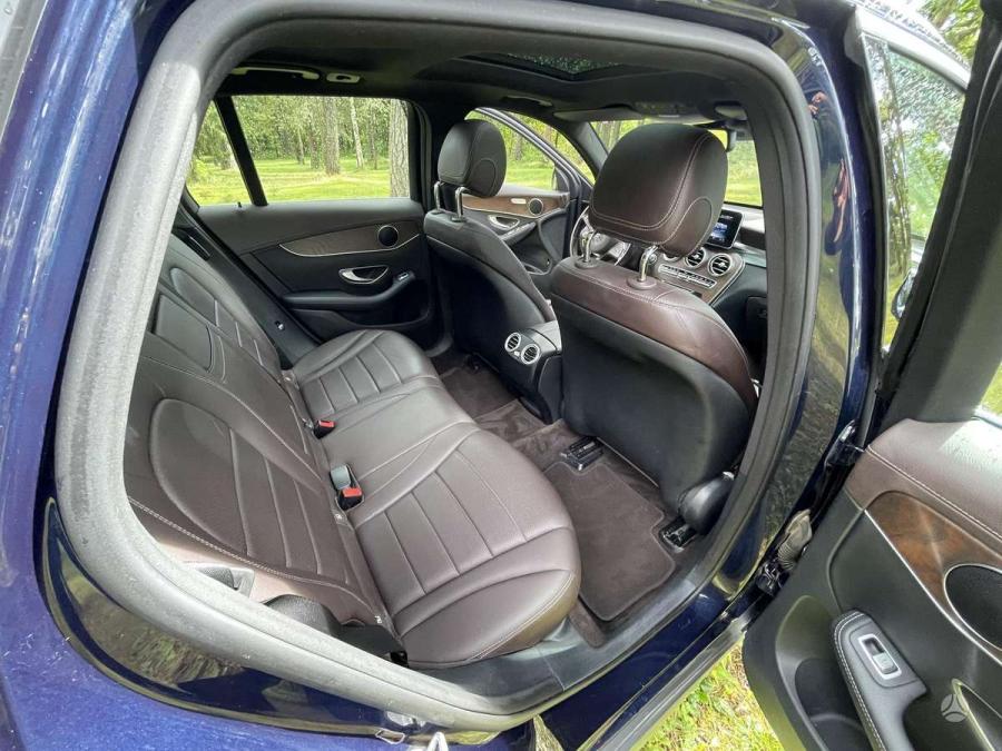 Zils Mercedes-Benz GLC 350 2017 Ukmergė, ar dzinēja tilpumu 2.99 L un nobraukumu 240 tūkst. km par 17500 €, foto 7 vietnē AUTOMOTO.COM.LV