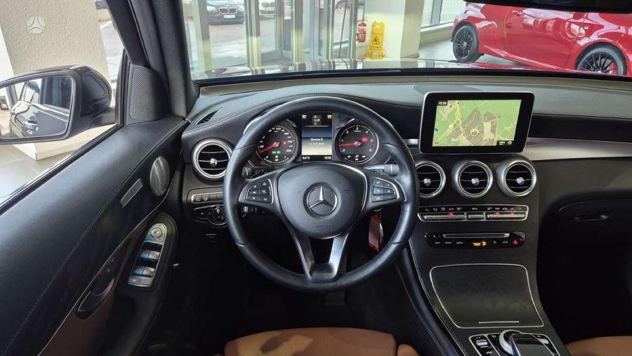 Blue Mercedes-Benz GLC 350 2018 in Marijampole, with an engine capacity of 2.99 L and mileage of 177 thousand km for 26999 €, photo 18 on AUTOMOTO.COM.LV
