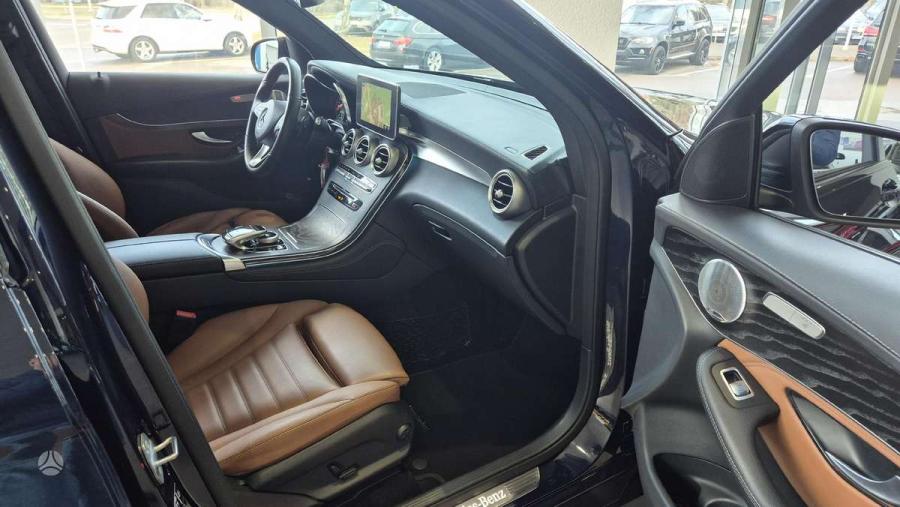Blue Mercedes-Benz GLC 350 2018 in Marijampole, with an engine capacity of 2.99 L and mileage of 177 thousand km for 26999 €, photo 28 on AUTOMOTO.COM.LV