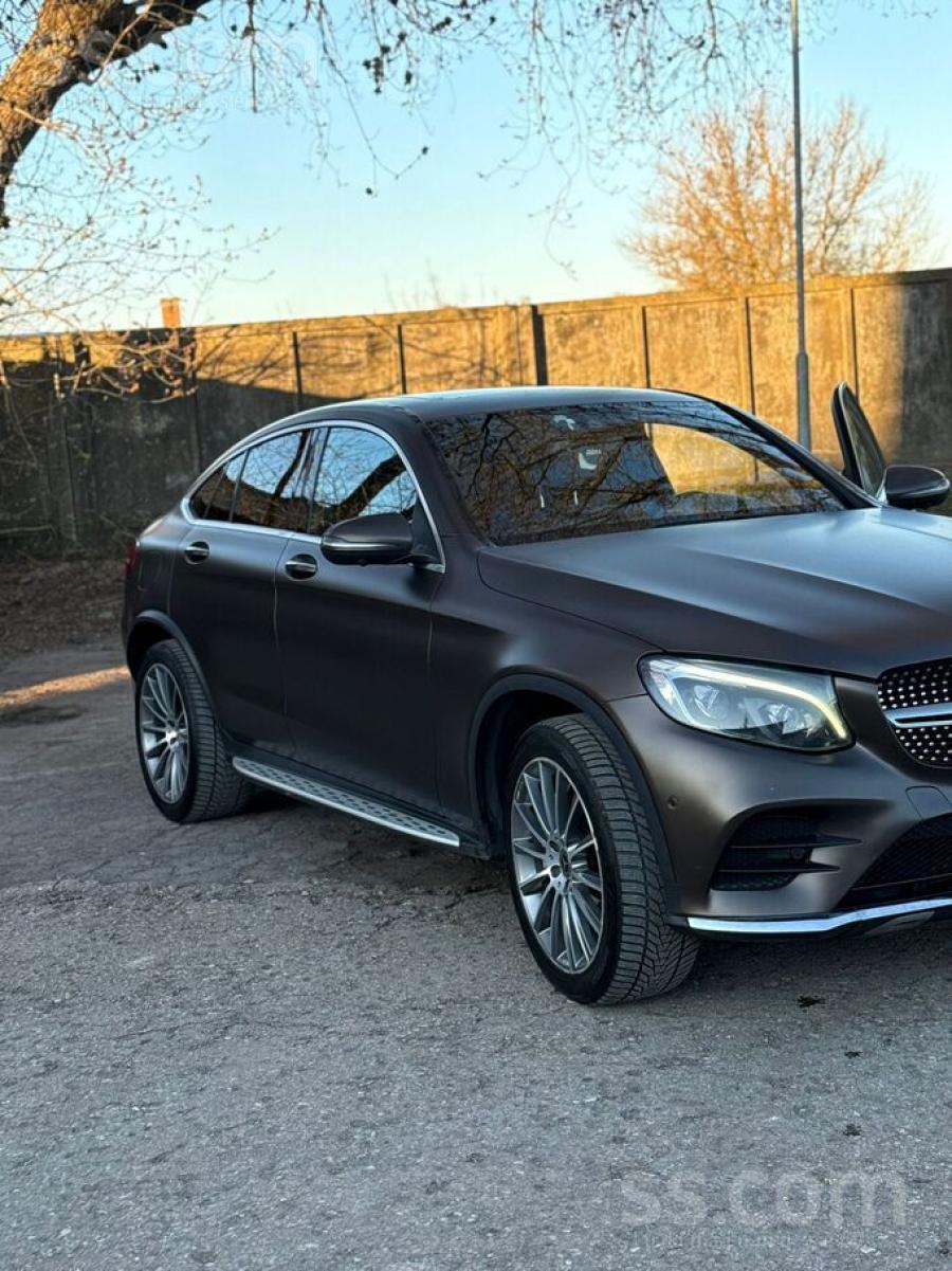 Brown Mercedes-Benz GLC 350 2017 in Jelgava, with an engine capacity of 3.00 L and mileage of 0 thousand km for 20500 €, photo 4 on AUTOMOTO.COM.LV
