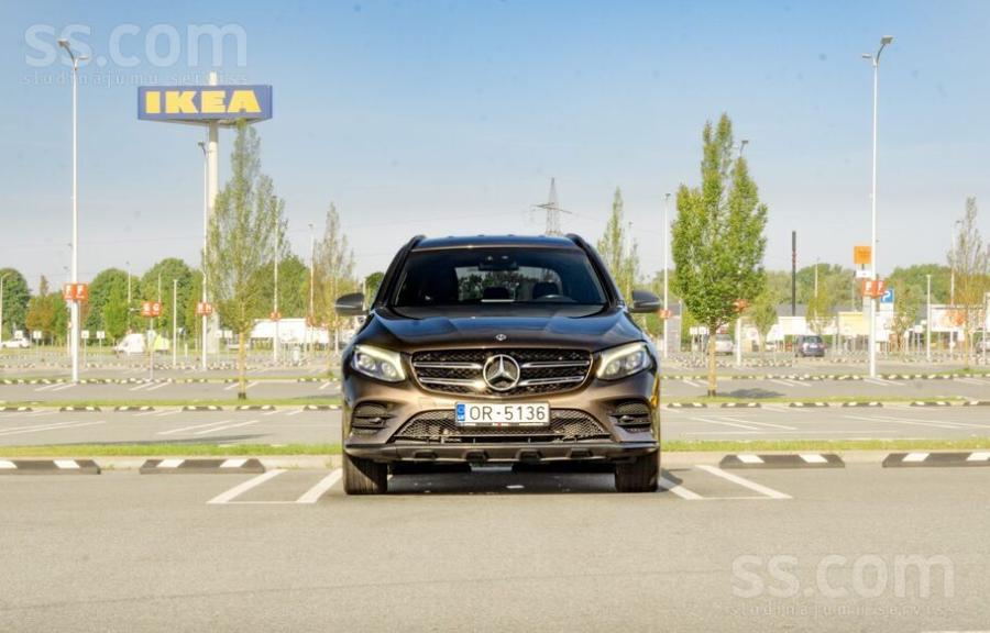 Brown Mercedes-Benz GLC 350 2017 in Riga, with an engine capacity of 2.00 L and mileage of 258 thousand km for 16990 €, photo 4 on AUTOMOTO.COM.LV