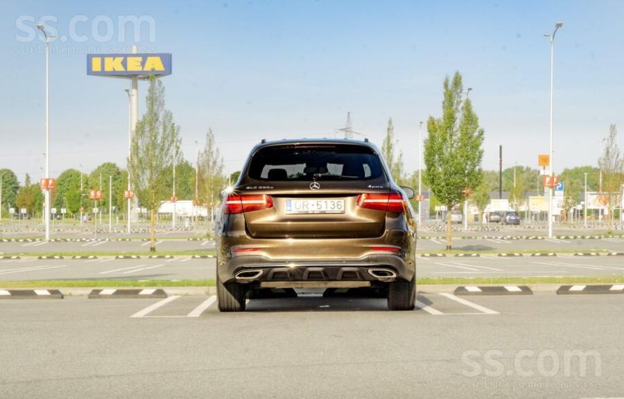 Brown Mercedes-Benz GLC 350 2017 in Riga, with an engine capacity of 2.00 L and mileage of 258 thousand km for 16990 €, photo 7 on AUTOMOTO.COM.LV