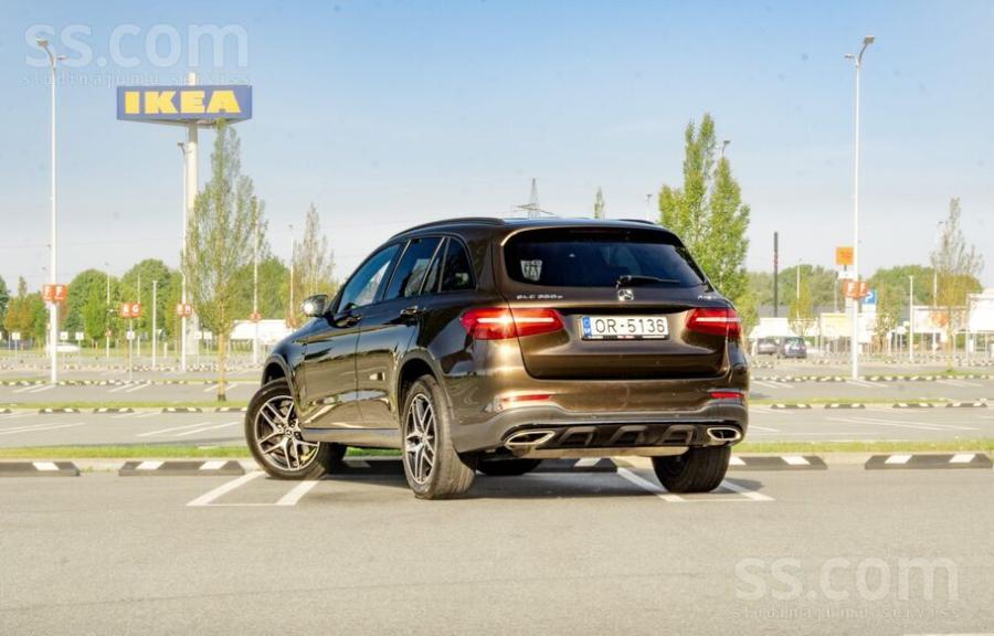 Brown Mercedes-Benz GLC 350 2017 in Riga, with an engine capacity of 2.00 L and mileage of 258 thousand km for 16990 €, photo 8 on AUTOMOTO.COM.LV