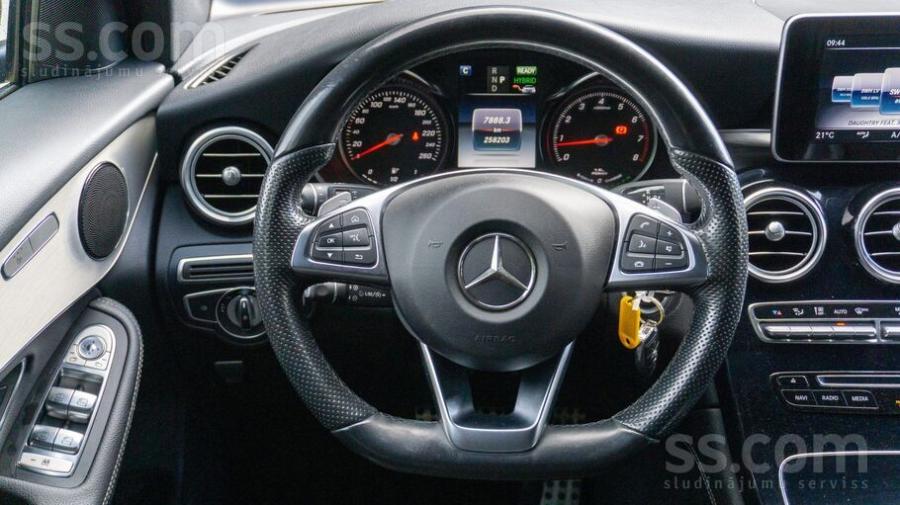 Brown Mercedes-Benz GLC 350 2017 in Riga, with an engine capacity of 2.00 L and mileage of 258 thousand km for 16990 €, photo 14 on AUTOMOTO.COM.LV