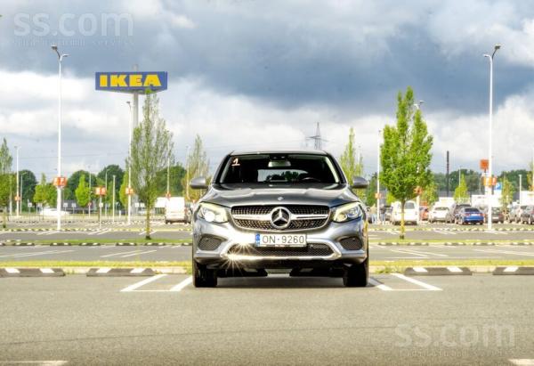 Grey Mercedes-Benz GLC 350 2017 in Riga, with an engine capacity of 2.00 L and mileage of 198 thousand km for 21990 €, photo 3 on AUTOMOTO.COM.LV