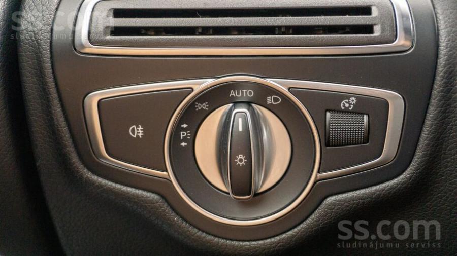 Pelēks Mercedes-Benz GLC 350 2017 Rīga, ar dzinēja tilpumu 2.00 L un nobraukumu 198 tūkst. km par 21990 €, foto 24 vietnē AUTOMOTO.COM.LV