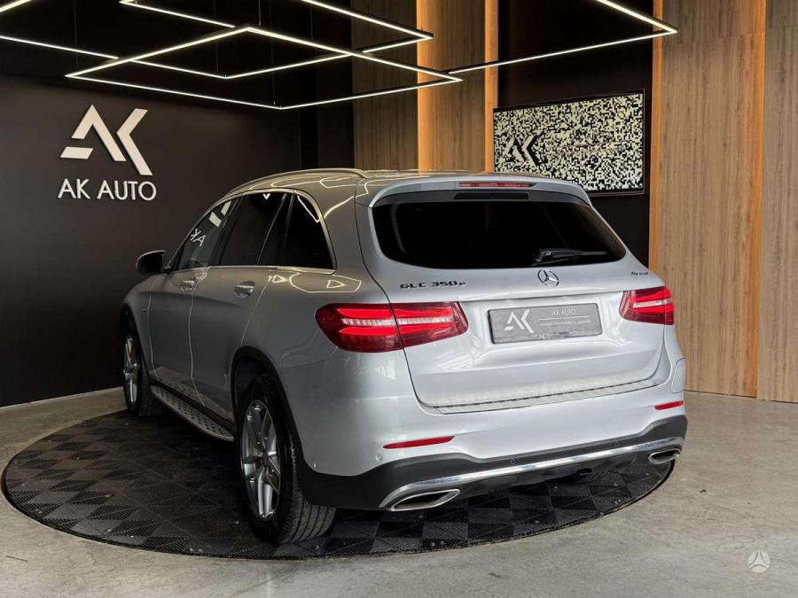 Pelēks Mercedes-Benz GLC 350 2016 Kauņa, ar dzinēja tilpumu 1.99 L un nobraukumu 161 tūkst. km par 21990 €, foto 9 vietnē AUTOMOTO.COM.LV