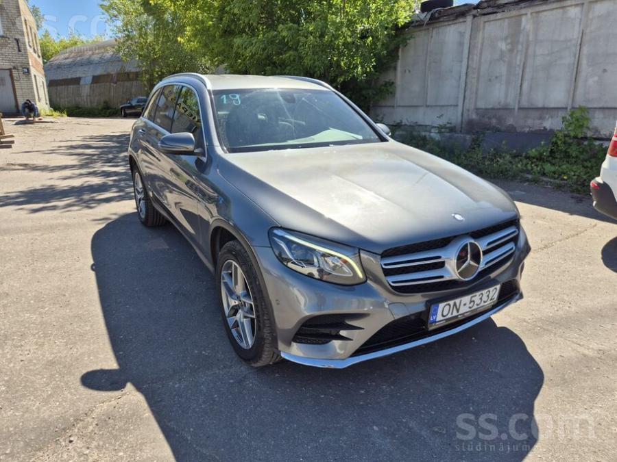 Pelēks Mercedes-Benz GLC 350 2017 Rīga, ar dzinēja tilpumu 2.00 L un nobraukumu 196 tūkst. km par 18990 €, foto 3 vietnē AUTOMOTO.COM.LV