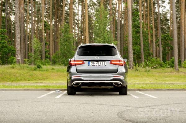 Grey Mercedes-Benz GLC 350 2017 in Riga, with an engine capacity of 2.00 L and mileage of 196 thousand km for 18990 €, photo 7 on AUTOMOTO.COM.LV