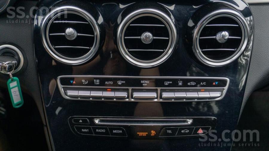 Pelēks Mercedes-Benz GLC 350 2017 Rīga, ar dzinēja tilpumu 2.00 L un nobraukumu 196 tūkst. km par 18990 €, foto 17 vietnē AUTOMOTO.COM.LV