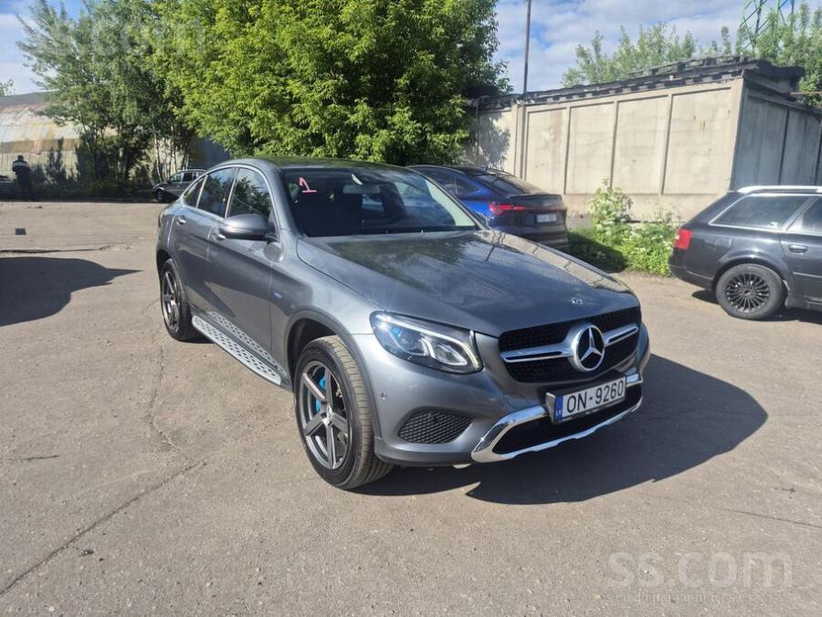 Pelēks Mercedes-Benz GLC 350 2017 Rīga, ar dzinēja tilpumu 2.00 L un nobraukumu 198 tūkst. km par 21990 €, foto 3 vietnē AUTOMOTO.COM.LV