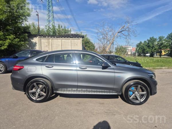 Grey Mercedes-Benz GLC 350 2017 in Riga, with an engine capacity of 2.00 L and mileage of 198 thousand km for 21990 €, photo 5 on AUTOMOTO.COM.LV