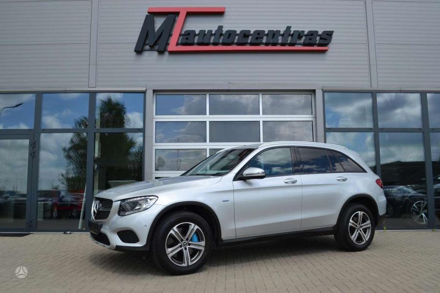 Pelēks Mercedes-Benz GLC 350 2017 Viļņa, ar dzinēja tilpumu 1.99 L un nobraukumu 232 tūkst. km par 16000 €, foto 1 vietnē AUTOMOTO.COM.LV