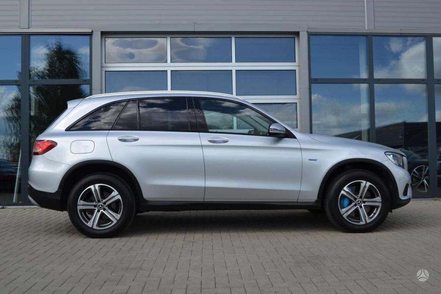 Pelēks Mercedes-Benz GLC 350 2017 Viļņa, ar dzinēja tilpumu 1.99 L un nobraukumu 232 tūkst. km par 16000 €, foto 6 vietnē AUTOMOTO.COM.LV