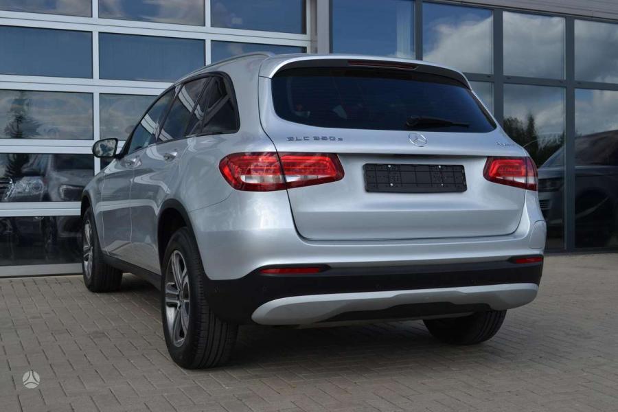 Pelēks Mercedes-Benz GLC 350 2017 Viļņa, ar dzinēja tilpumu 1.99 L un nobraukumu 232 tūkst. km par 16000 €, foto 8 vietnē AUTOMOTO.COM.LV