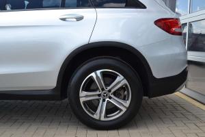 Pelēks Mercedes-Benz GLC 350 2017 Viļņa, ar dzinēja tilpumu 1.99 L un nobraukumu 232 tūkst. km par 16000 €, foto 12 vietnē AUTOMOTO.COM.LV