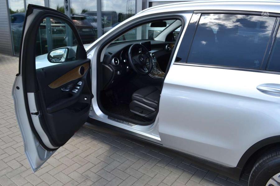Pelēks Mercedes-Benz GLC 350 2017 Viļņa, ar dzinēja tilpumu 1.99 L un nobraukumu 232 tūkst. km par 16000 €, foto 16 vietnē AUTOMOTO.COM.LV