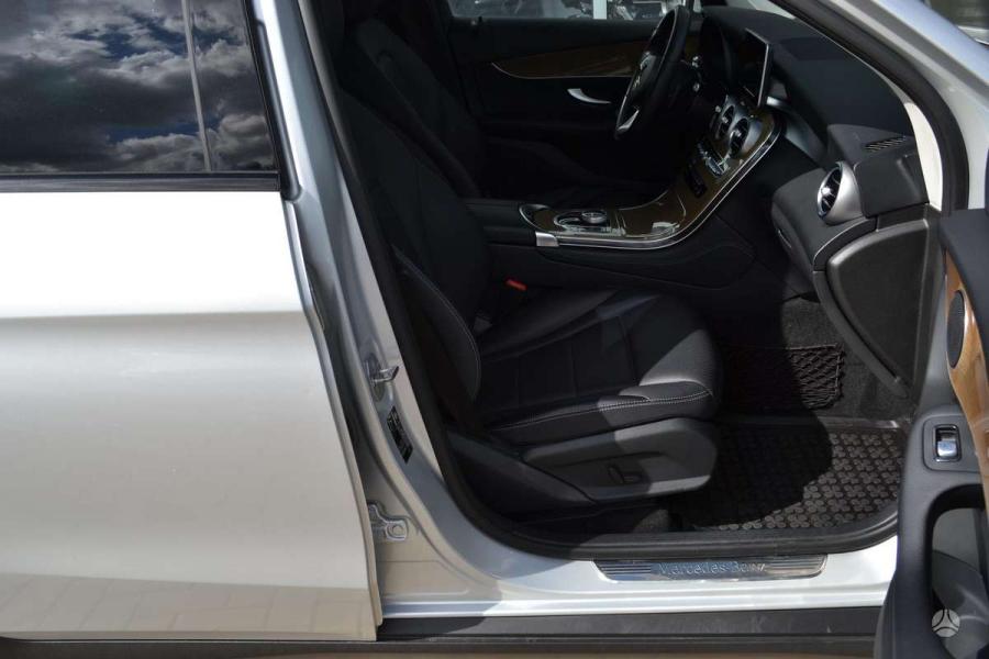 Pelēks Mercedes-Benz GLC 350 2017 Viļņa, ar dzinēja tilpumu 1.99 L un nobraukumu 232 tūkst. km par 16000 €, foto 30 vietnē AUTOMOTO.COM.LV