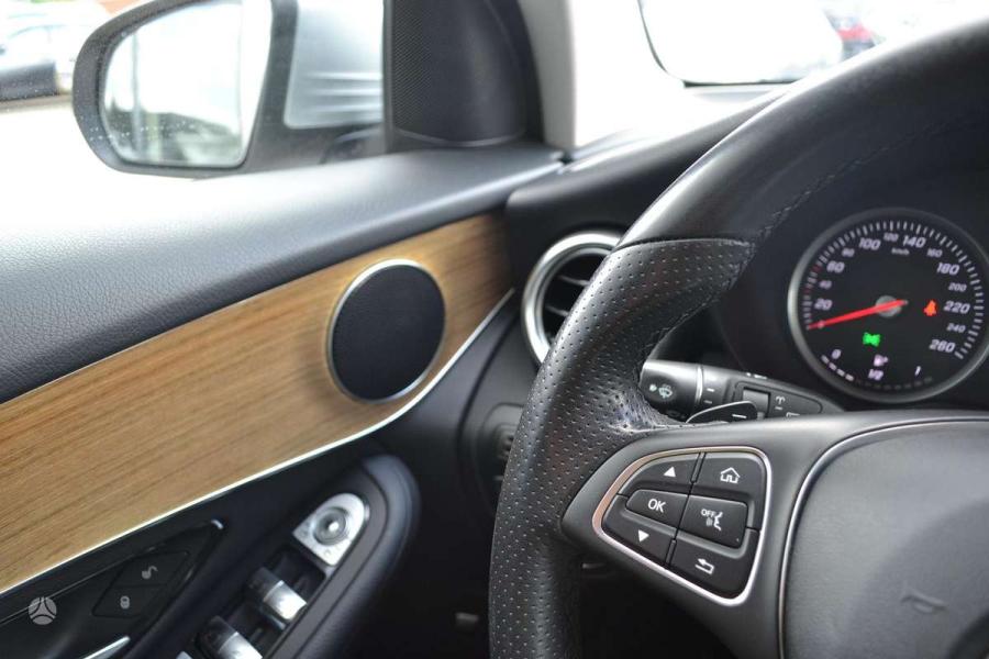Pelēks Mercedes-Benz GLC 350 2017 Viļņa, ar dzinēja tilpumu 1.99 L un nobraukumu 232 tūkst. km par 16000 €, foto 36 vietnē AUTOMOTO.COM.LV
