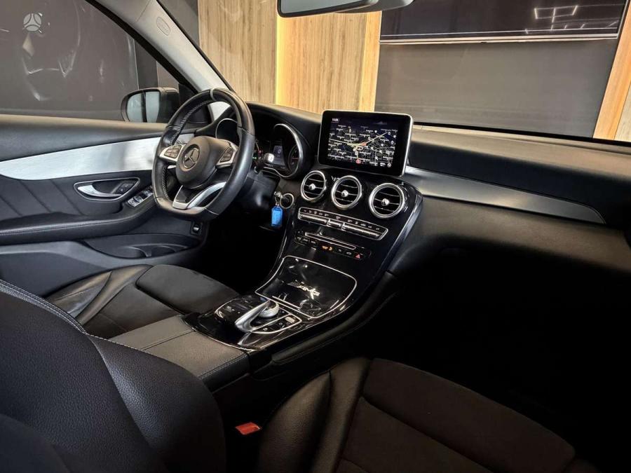 Grey Mercedes-Benz GLC 350 2017 in Kaunas, with an engine capacity of 1.99 L and mileage of 181 thousand km for 20990 €, photo 16 on AUTOMOTO.COM.LV