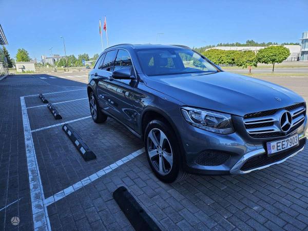 Pelēks Mercedes-Benz GLC 350 2017 Panevēža, ar dzinēja tilpumu 1.99 L un nobraukumu 222 tūkst. km par 15900 €, foto 4 vietnē AUTOMOTO.COM.LV