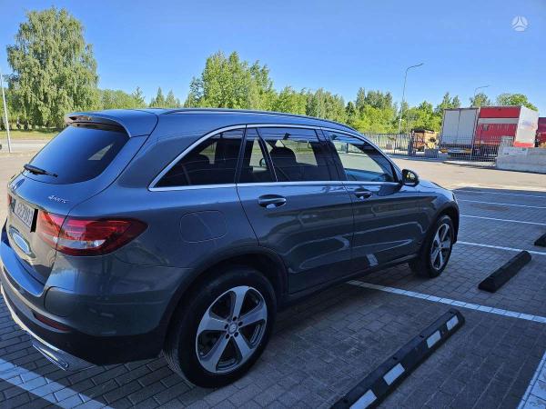 Pelēks Mercedes-Benz GLC 350 2017 Panevēža, ar dzinēja tilpumu 1.99 L un nobraukumu 222 tūkst. km par 15900 €, foto 5 vietnē AUTOMOTO.COM.LV