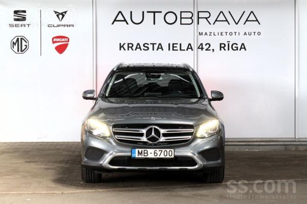 Серый Мерседес GLC 350 2018 в Рига, объемом двигателя 3.00 л и пробегом 130 тыс. км за 24490 €, фото 2 на AUTOMOTO.COM.LV