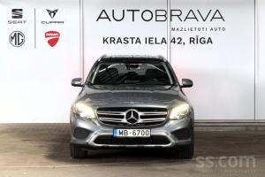 Серый Мерседес GLC 350 2018 в Рига, объемом двигателя 3.00 л и пробегом 130 тыс. км за 24490 €, фото 3 на AUTOMOTO.COM.LV