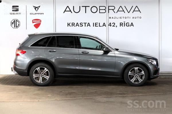 Серый Мерседес GLC 350 2018 в Рига, объемом двигателя 3.00 л и пробегом 130 тыс. км за 24490 €, фото 5 на AUTOMOTO.COM.LV