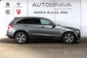 Серый Мерседес GLC 350 2018 в Рига, объемом двигателя 3.00 л и пробегом 130 тыс. км за 24490 €, фото 6 на AUTOMOTO.COM.LV