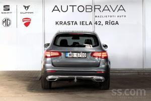 Серый Мерседес GLC 350 2018 в Рига, объемом двигателя 3.00 л и пробегом 130 тыс. км за 24490 €, фото 8 на AUTOMOTO.COM.LV
