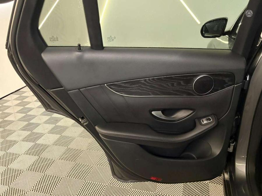 Pelēks Mercedes-Benz GLC 350 2018 Marijampole, ar dzinēja tilpumu 2.99 L un nobraukumu 278 tūkst. km par 23500 €, foto 19 vietnē AUTOMOTO.COM.LV
