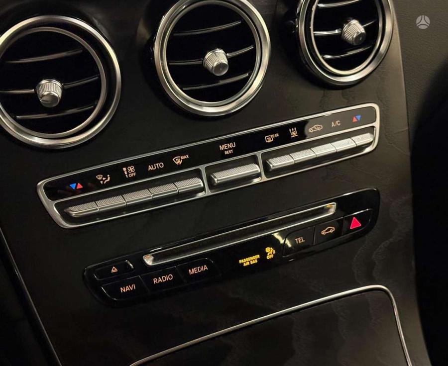 Pelēks Mercedes-Benz GLC 350 2018 Marijampole, ar dzinēja tilpumu 2.99 L un nobraukumu 278 tūkst. km par 23500 €, foto 32 vietnē AUTOMOTO.COM.LV
