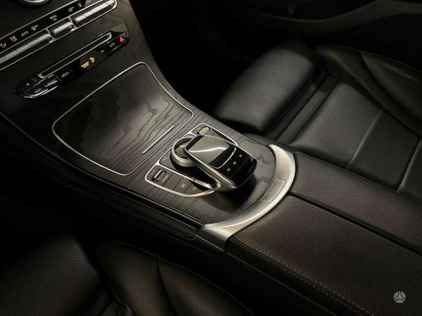 Pelēks Mercedes-Benz GLC 350 2018 Marijampole, ar dzinēja tilpumu 2.99 L un nobraukumu 278 tūkst. km par 23500 €, foto 5 vietnē AUTOMOTO.COM.LV