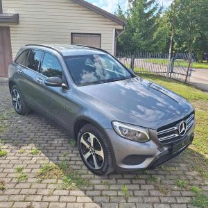 Grey Mercedes-Benz GLC 350 2018 in Marijampole, with an engine capacity of 1.99 L and mileage of 195 thousand km for 15500 €, photo 8 on AUTOMOTO.COM.LV