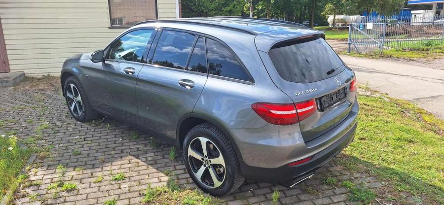 Grey Mercedes-Benz GLC 350 2018 in Marijampole, with an engine capacity of 1.99 L and mileage of 195 thousand km for 15500 €, photo 12 on AUTOMOTO.COM.LV