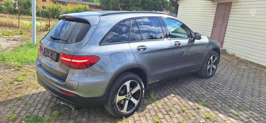 Grey Mercedes-Benz GLC 350 2018 in Marijampole, with an engine capacity of 1.99 L and mileage of 195 thousand km for 15500 €, photo 14 on AUTOMOTO.COM.LV