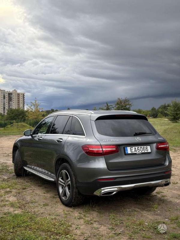 Grey Mercedes-Benz GLC 350 2019 in Vilnius, with an engine capacity of 1.99 L and mileage of 140 thousand km for 23500 €, photo 1 on AUTOMOTO.COM.LV