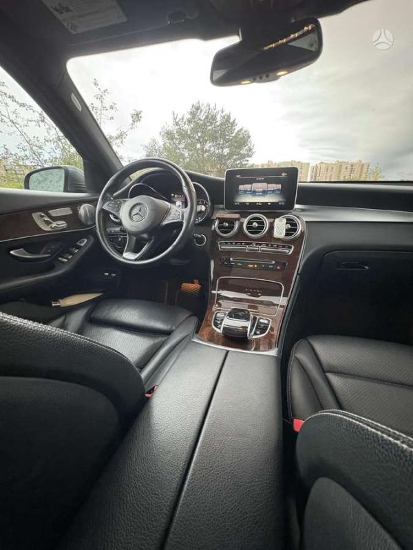 Pelēks Mercedes-Benz GLC 350 2019 Viļņa, ar dzinēja tilpumu 1.99 L un nobraukumu 140 tūkst. km par 23500 €, foto 6 vietnē AUTOMOTO.COM.LV
