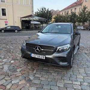 Grey Mercedes-Benz GLC 350 2019 in Klaipeda, with an engine capacity of 1.99 L and mileage of 56 thousand km for 23750 €, photo 4 on AUTOMOTO.COM.LV