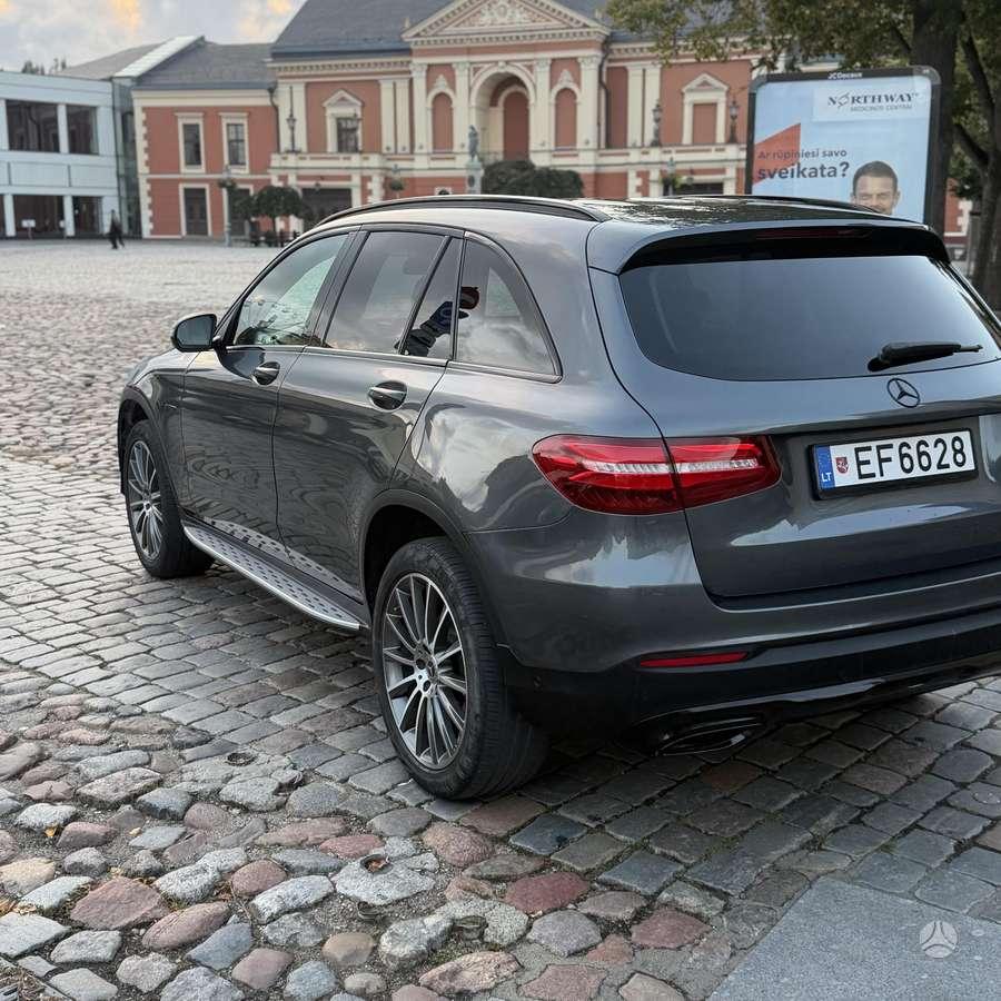 Grey Mercedes-Benz GLC 350 2019 in Klaipeda, with an engine capacity of 1.99 L and mileage of 56 thousand km for 23750 €, photo 5 on AUTOMOTO.COM.LV