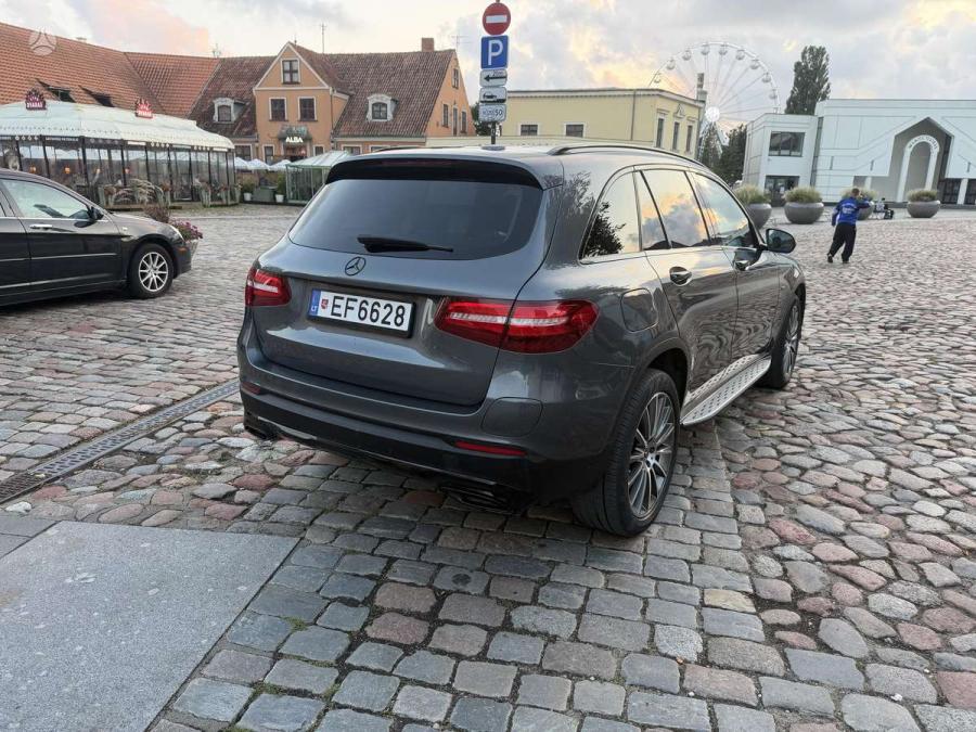 Grey Mercedes-Benz GLC 350 2019 in Klaipeda, with an engine capacity of 1.99 L and mileage of 56 thousand km for 23750 €, photo 6 on AUTOMOTO.COM.LV