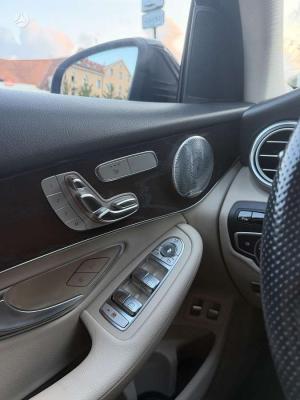 Grey Mercedes-Benz GLC 350 2019 in Klaipeda, with an engine capacity of 1.99 L and mileage of 56 thousand km for 23750 €, photo 14 on AUTOMOTO.COM.LV