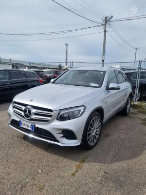 Pelēks Mercedes-Benz GLC 350 2019 Kauņa, ar dzinēja tilpumu 1.99 L un nobraukumu 181 tūkst. km par 19800 €, foto  vietnē AUTOMOTO.COM.LV